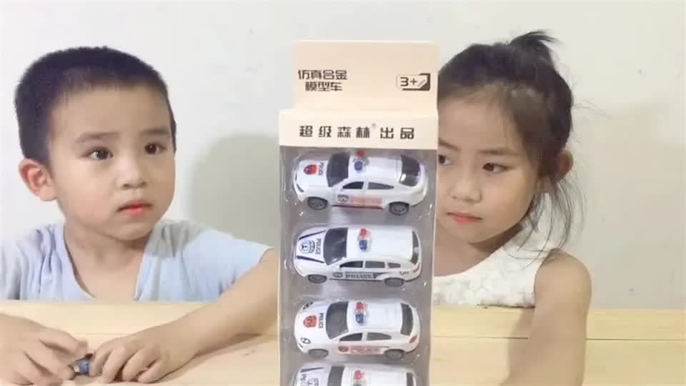 警车回力合金车模型玩具车,口袋小汽车子警车赛车套装