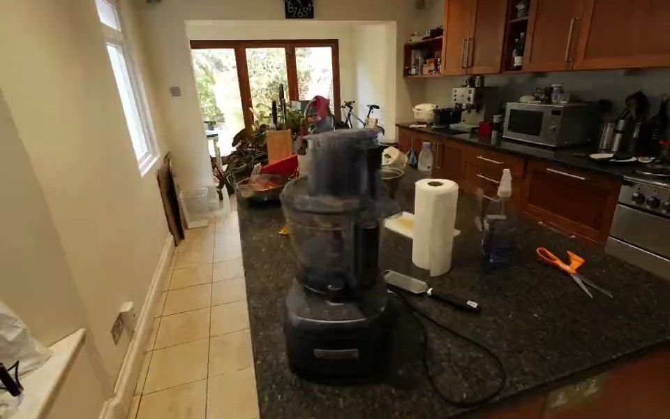 开源了!几张照片生成360°飞行视角视频!#CVPR2022 #mip-NeRF 360...