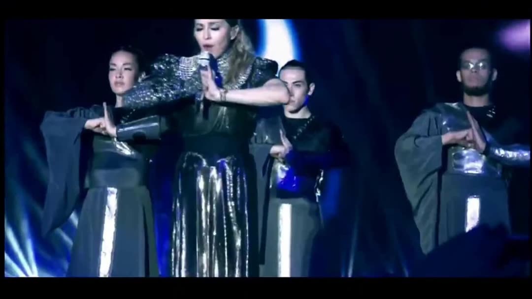 麦当娜扮耶稣跳钢管舞惹争议 将到港开唱