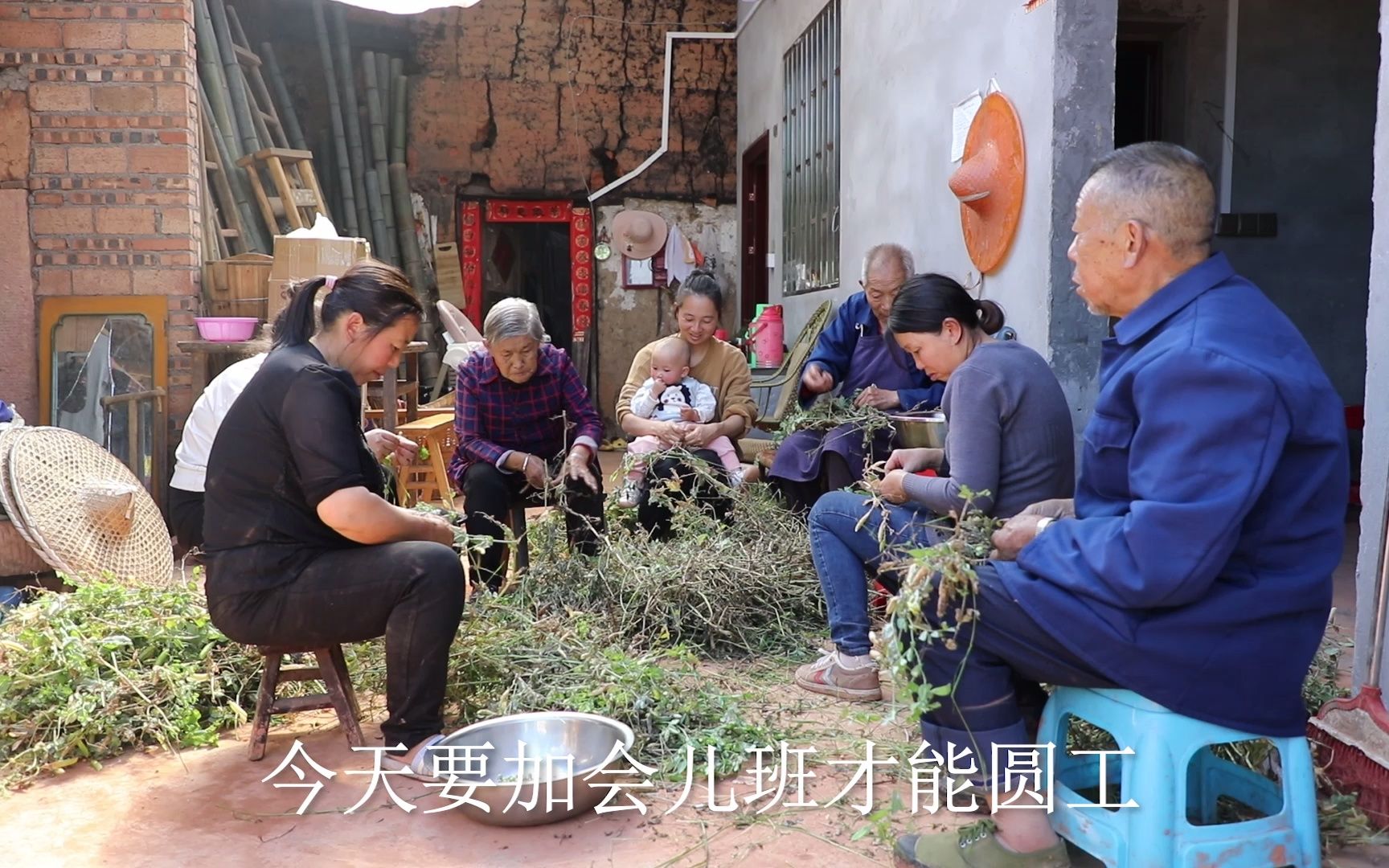 地梁浇筑完成房屋的基础就做好啦,这一餐不吃鸡鸭和腊猪蹄哦!