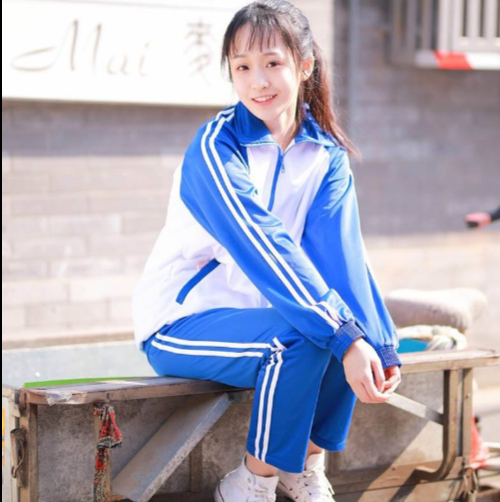 穿校服的姑娘 