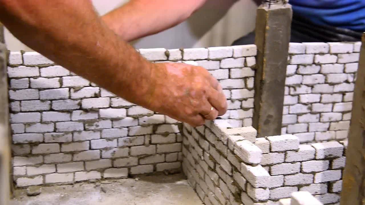 模拟建筑:看看自建房如何砌砖墙的?
