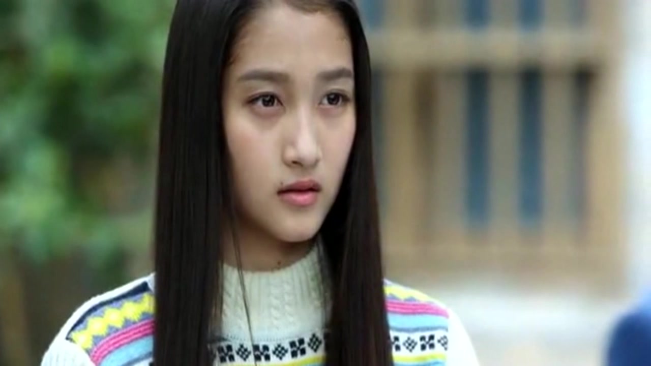 青梅竹马治病归来,没想到竟发现女孩身边多了个男孩,好尴尬呀