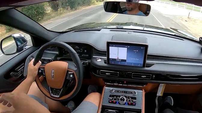 试驾体验新款林肯飞行家,开车上路跑一圈,才了解视野有多开阔