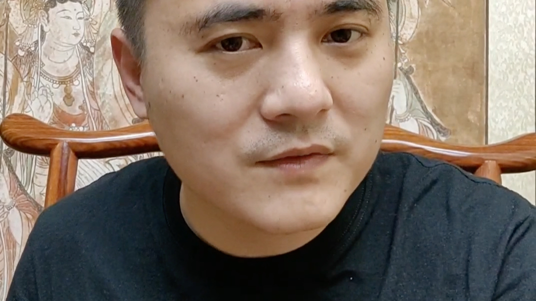 玩翡翠原石,你知道杨梅皮和街堆角吗