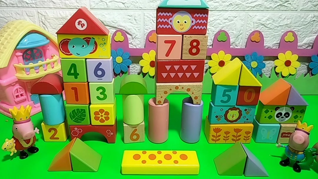 用积木搭出一个小火车,还能搭出一座城堡