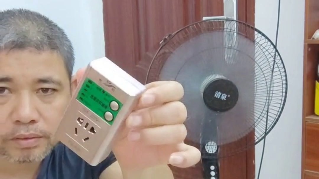 电风扇没有定时间开关很不方便,我就用这个定时插座,十小时内可以...