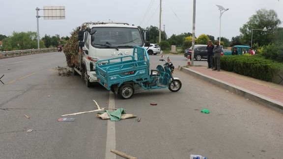 果然视频|三轮车突然转弯后车躲闪不及,事故致1人死亡