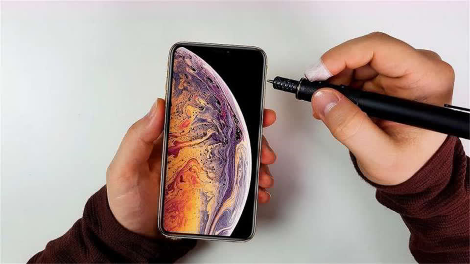 小伙用3D打印笔制作一台苹果手机,按下Home键,太酷了