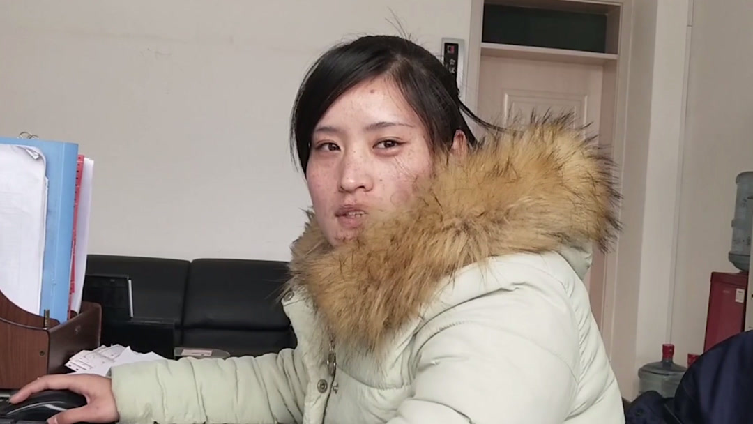 农村美女大学毕业回县城做平面设计师,月收入可不低,听美女细说
