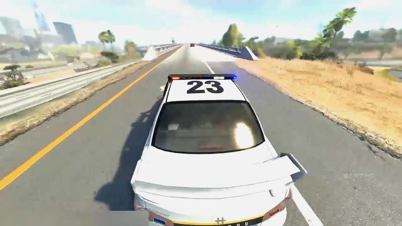 高速公路的汽车追逐 最终两两相撞引燃了杂草 拟真车祸模拟