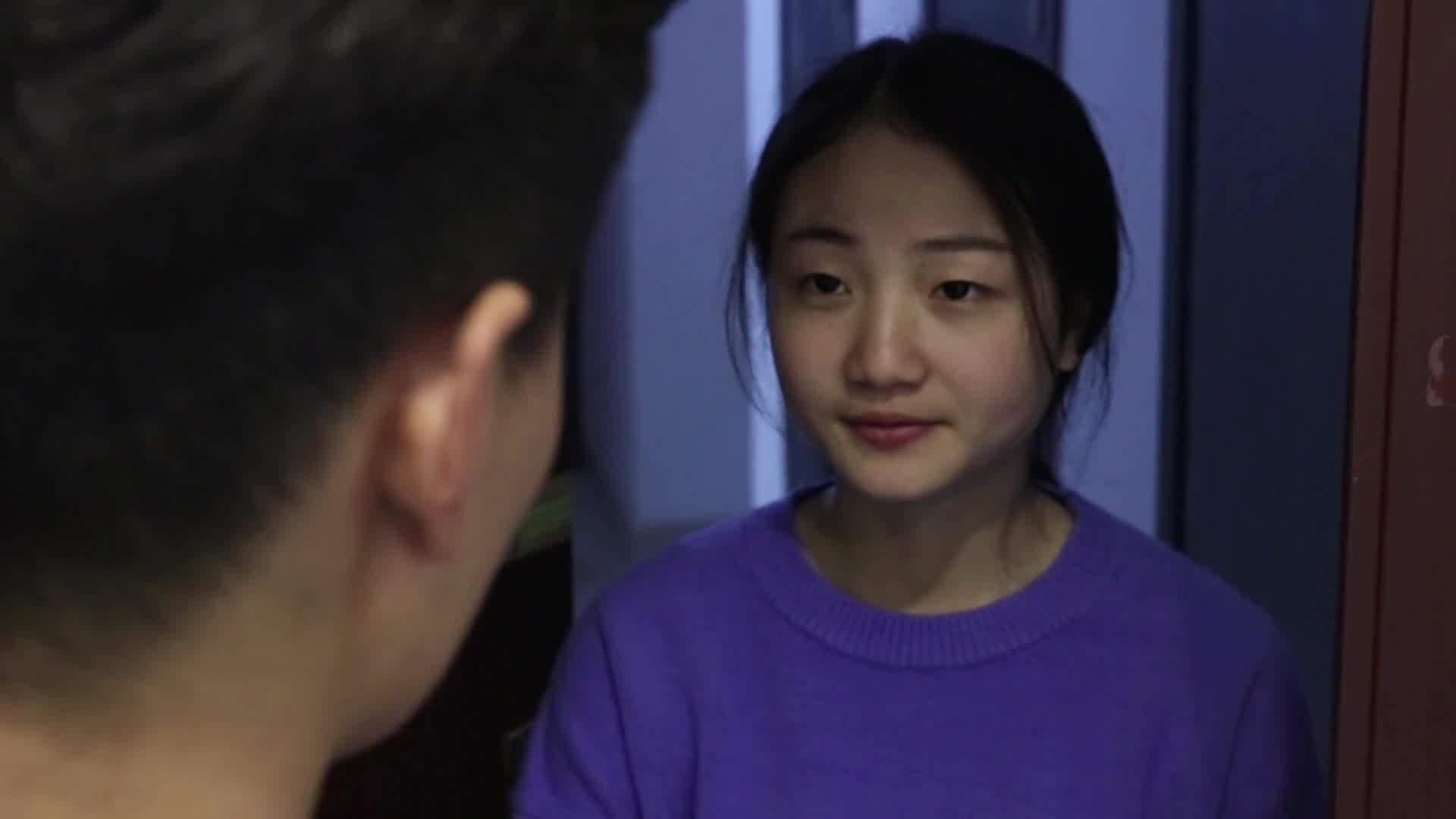 美女老师来家访,家里就男学生在,结果让人意外