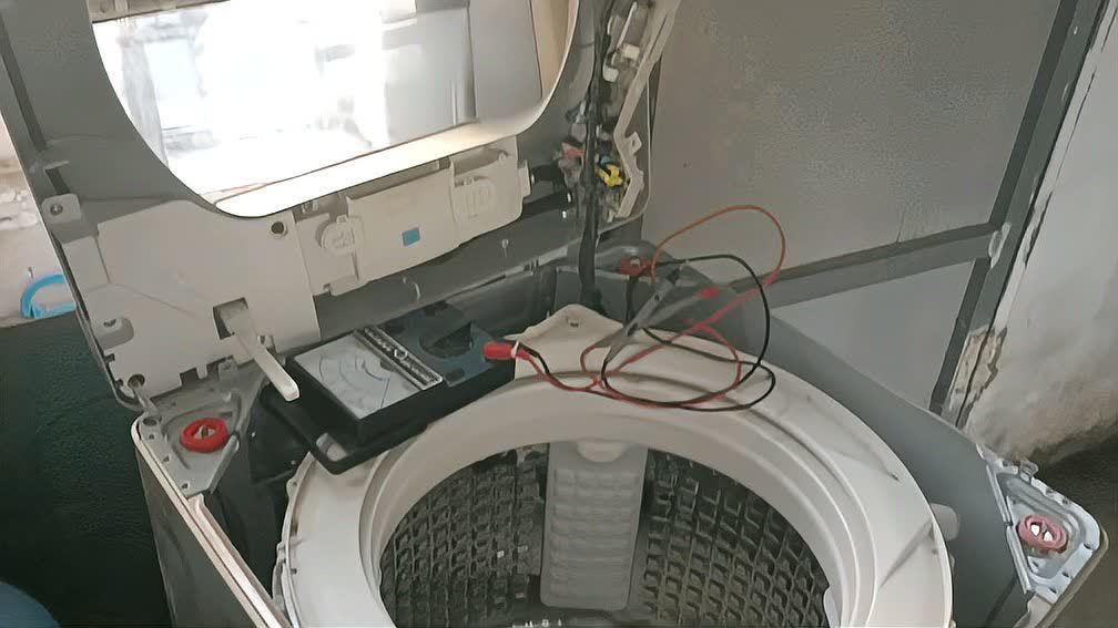 全自动洗衣机不通电电源板维修