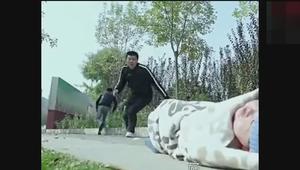 孩子被摔那一刻整个人都不好了,人贩子真的无人性,该死!