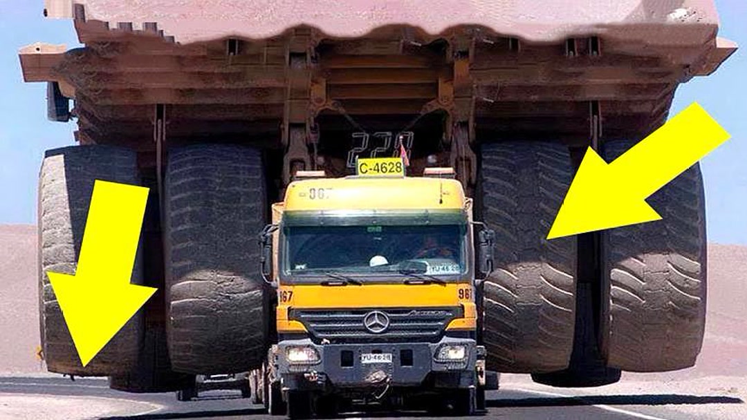 世界最大矿用卡车,曾经王者与新一代王者比拼,看看谁最猛!