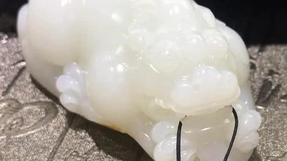 越看越震撼,如何辨别和田玉的“细腻度”?你觉得呢?