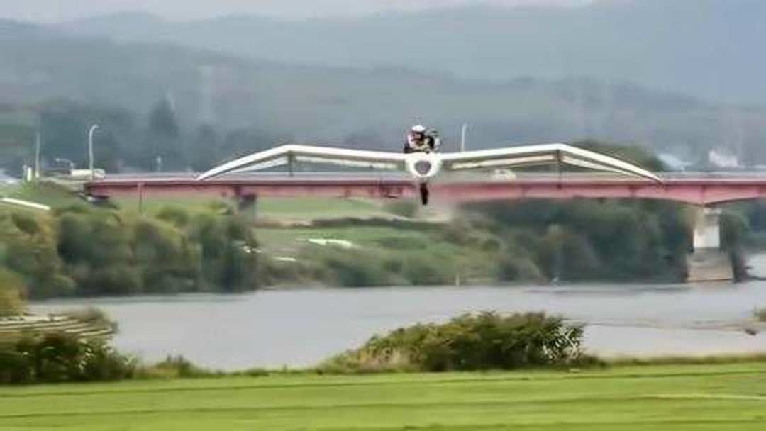 2014年9月,M-02J(Mouml;we模型)在Takikawa天空公园进行试飞