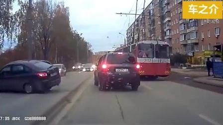 行车记录仪下的惨烈车祸,让你见到死神视角的情况