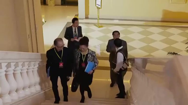 影视:教授参加讨论会,不带一句脏话大骂教授,谁知赢得众人掌声
