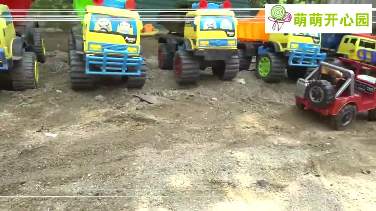 儿童玩具救护车被一股力量给控制住了