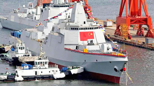 两艘055刚刚同框,老美就交付新型驱逐舰,局座:不在一个档次