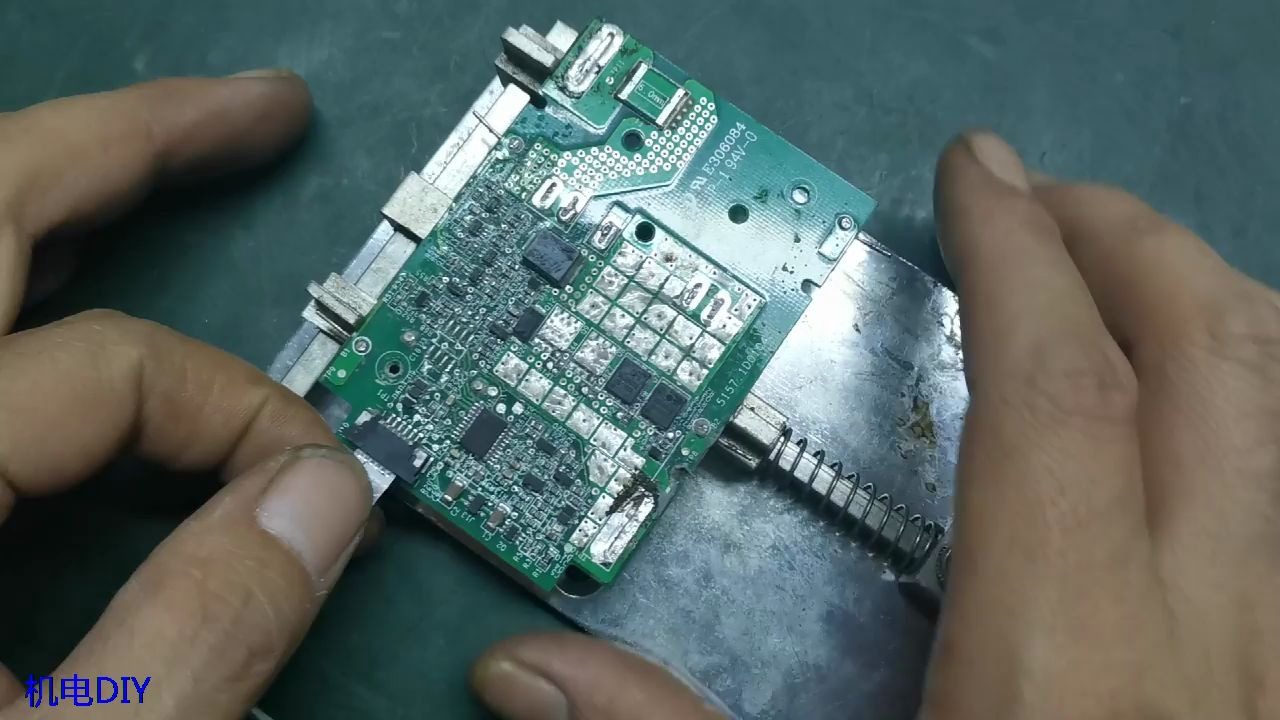 拆了个锂电池保护板!测测贴片电容准备跑电路图
