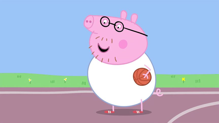 小猪佩奇:猪爸爸教孩子们打篮球,大肚子也很灵活,完美投篮!
