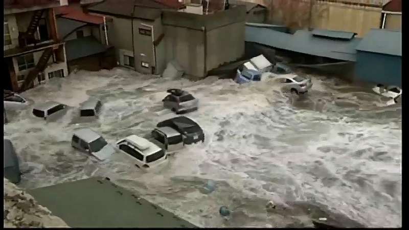 实拍:日本海啸暴发现场,房屋瞬间吞没,大自然的力量是惊人的!