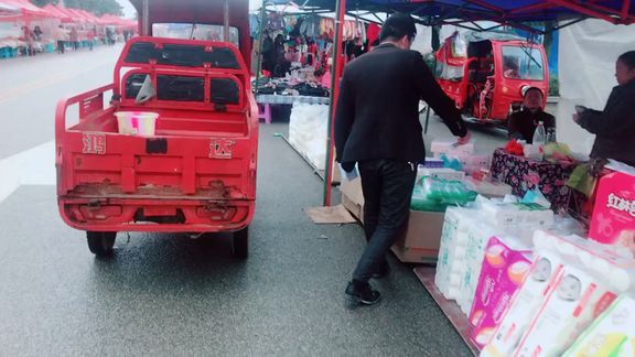 冬天发宣传单太冷了