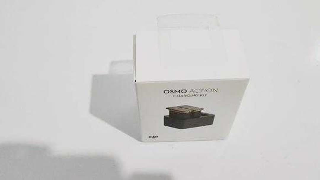 大疆osmo action充电管家开箱,小编意外发现没有什么用的空盒子