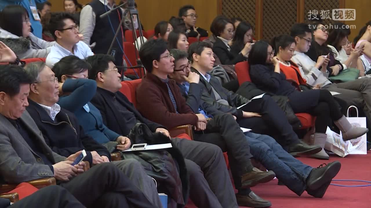 优秀指导教师代表黄箐发言