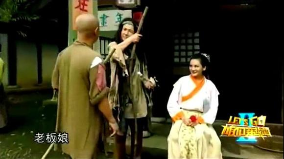 俩人一同上街乞讨,没见过这样嚣张的乞丐