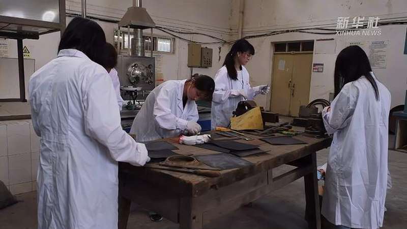 情意满满!西南大学手工“打造”纪念章送毕业生