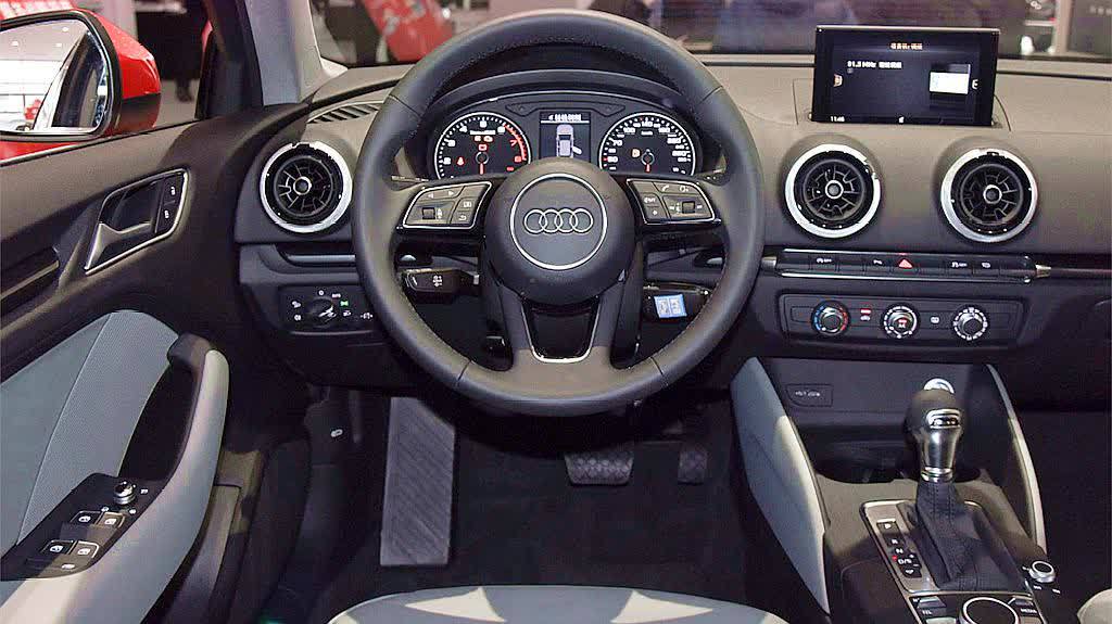 奥迪再次刷新底线!18.92元降到13.43万,标配定速巡航+运动模式