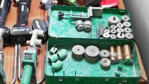 ...电工的工具,很多工人都没见过这些工具吧,对水电工内行人来说很常见