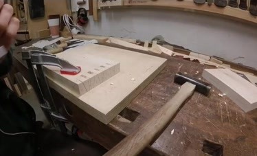 榫卯(sǔn mǎo)是古代中国建筑、家具的主要结构,采用凹凸部位相...