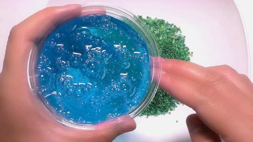 用翡翠珠子混合自制的无硼砂海洋水晶泥 效果会如何呢 来一探究竟