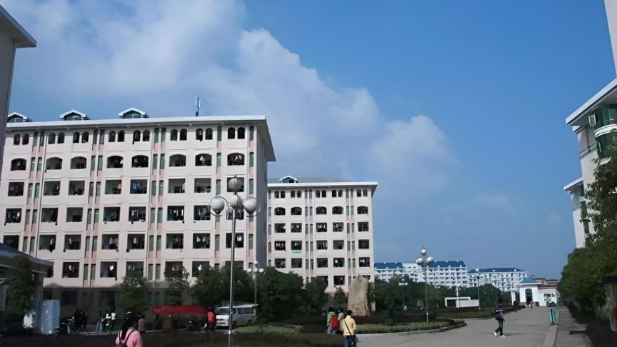 湘潭大学通报研究生疑被投毒!同学称其嫌疑室友曾多次换宿舍