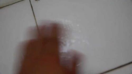 把洗衣机排水管插进塑料瓶里,小妙招帮我们解决大问题,太实用了