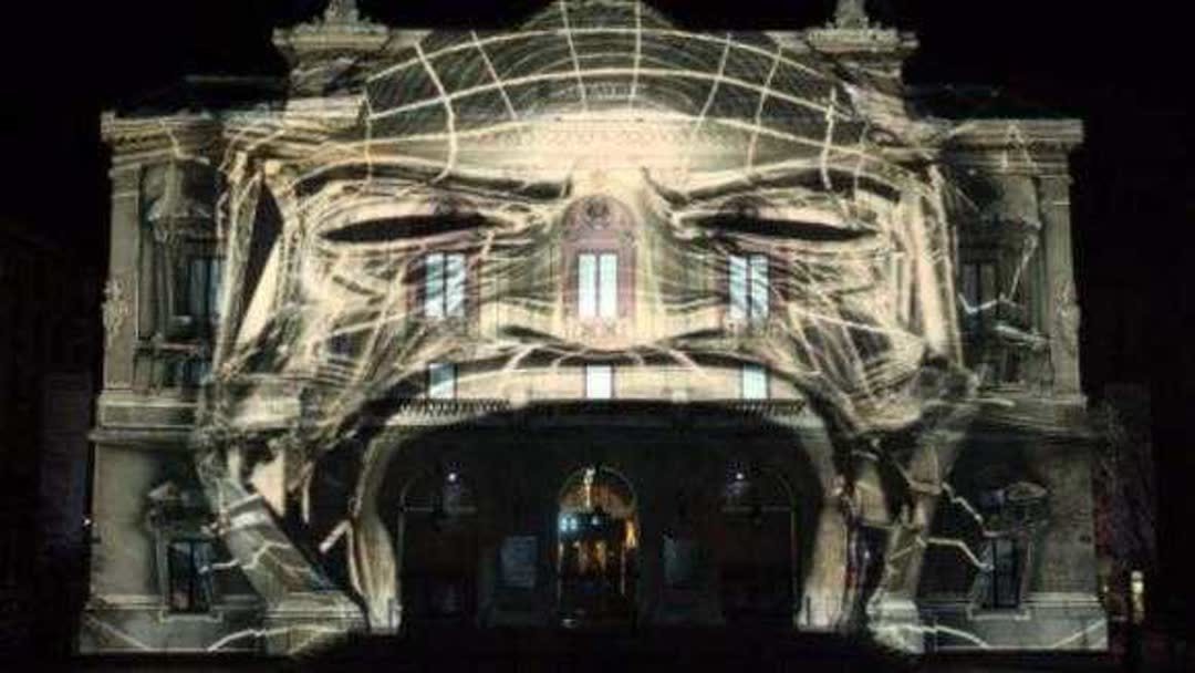 试试看在墙体mapping一个人脸?