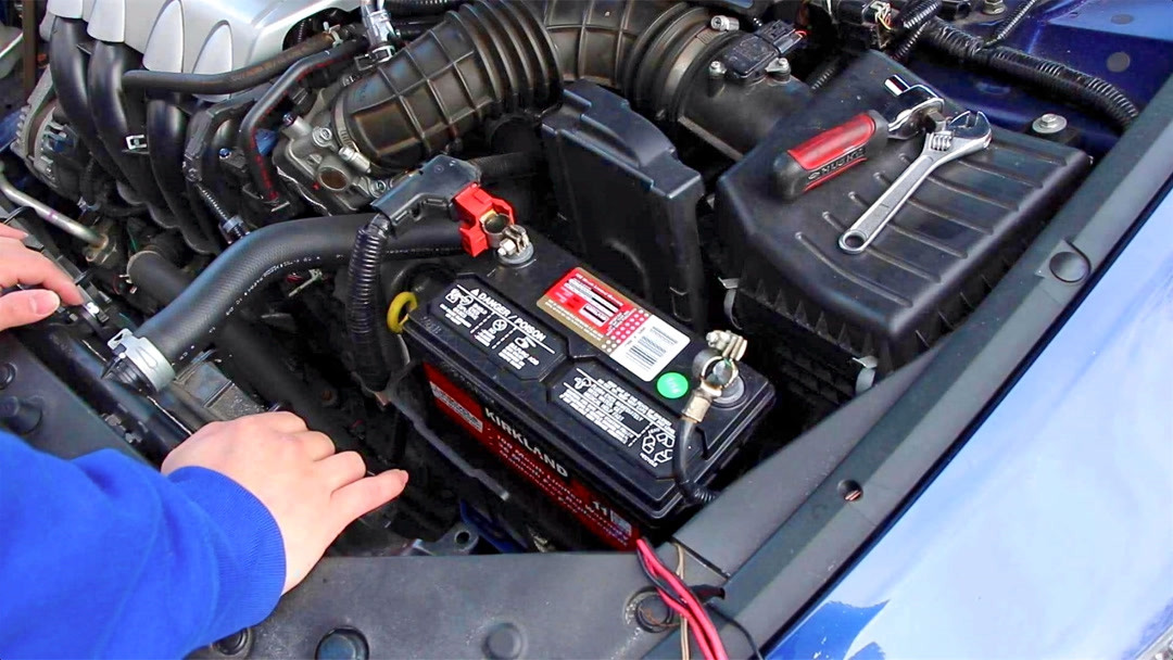 冬季开车,这3个行为最伤电瓶,很多老司机都难避免,亏电就晚了