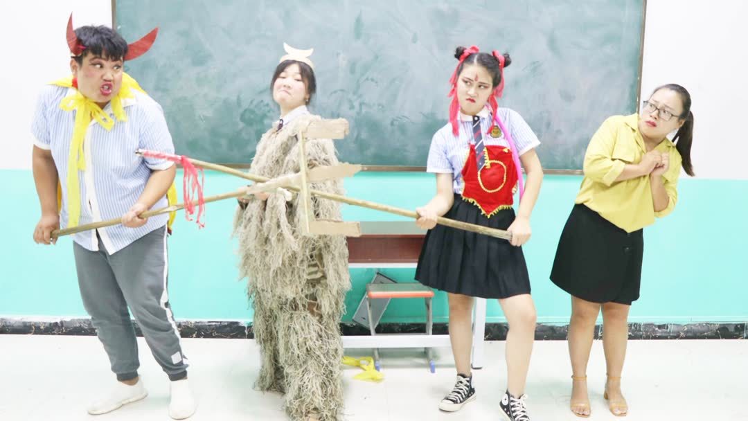 老师让模仿喜欢的动画人物,没想学生演的一个比一个逼真,太逗了