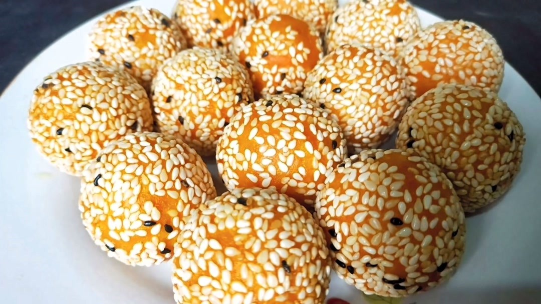 红薯新做法,香甜软糯,做法简单比麻球还要好吃