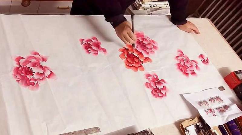 国画教程:大师教你画写意牡丹,用墨潇洒层次感强,快学起来吧!