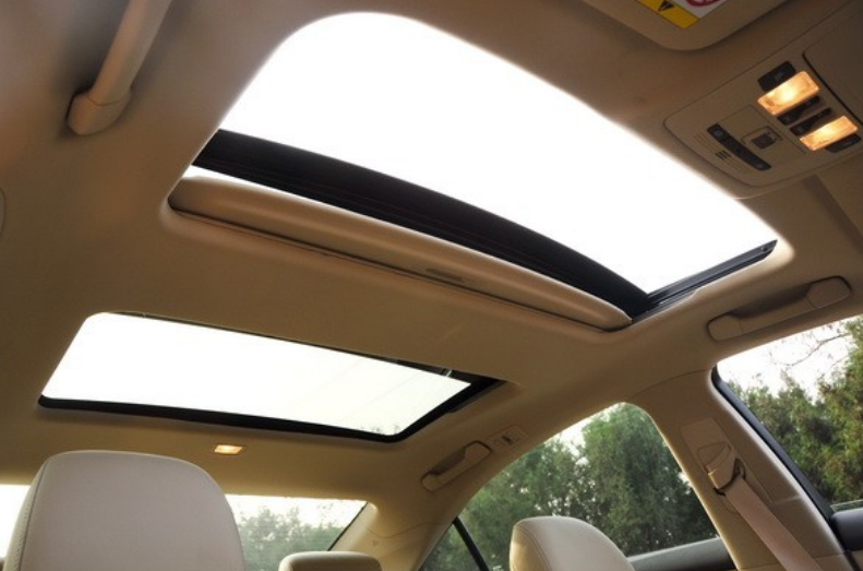 汽车天窗密封条老化还漏雨怎么办? 看完这条长知识