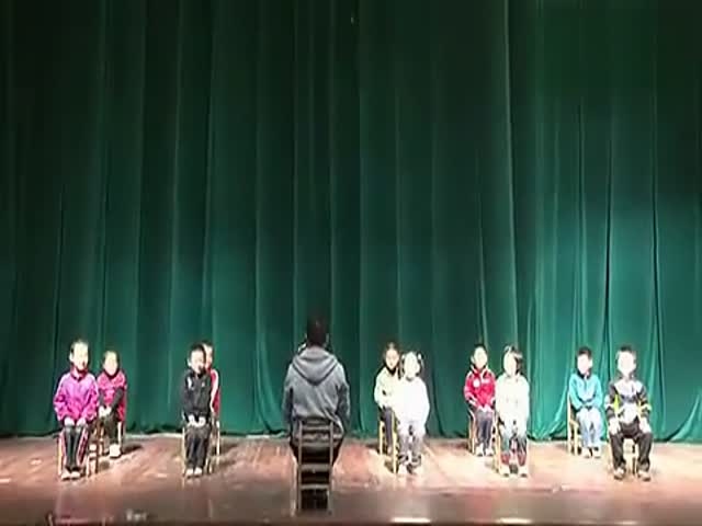 幼儿园优质课 大班体育 《椅子游戏》