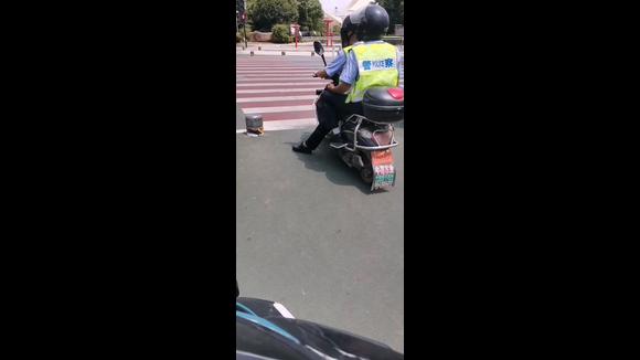 电动车到底可不可以带人?