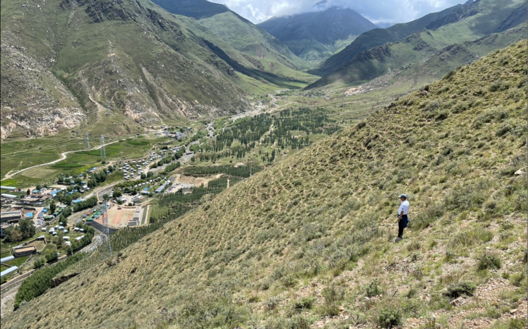 《第三人称老爸爬山模拟器》PS5 4K 实机演示。