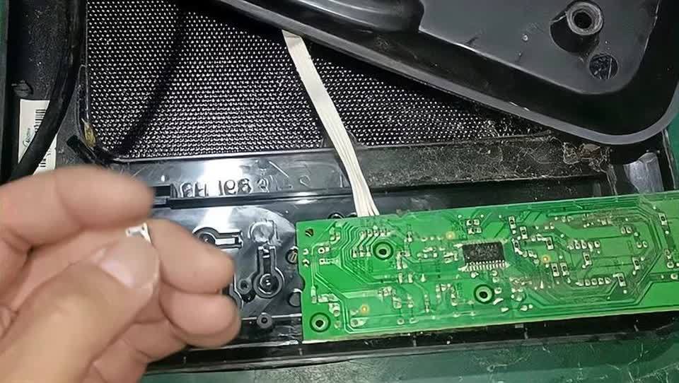 电磁炉通电不开机,原来是开关问题,看看吧!
