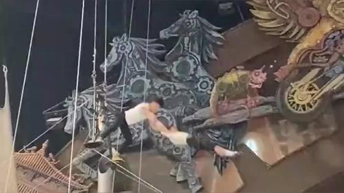台上一分钟台下十年功,这精彩的表演,不知是多少失误换来的!